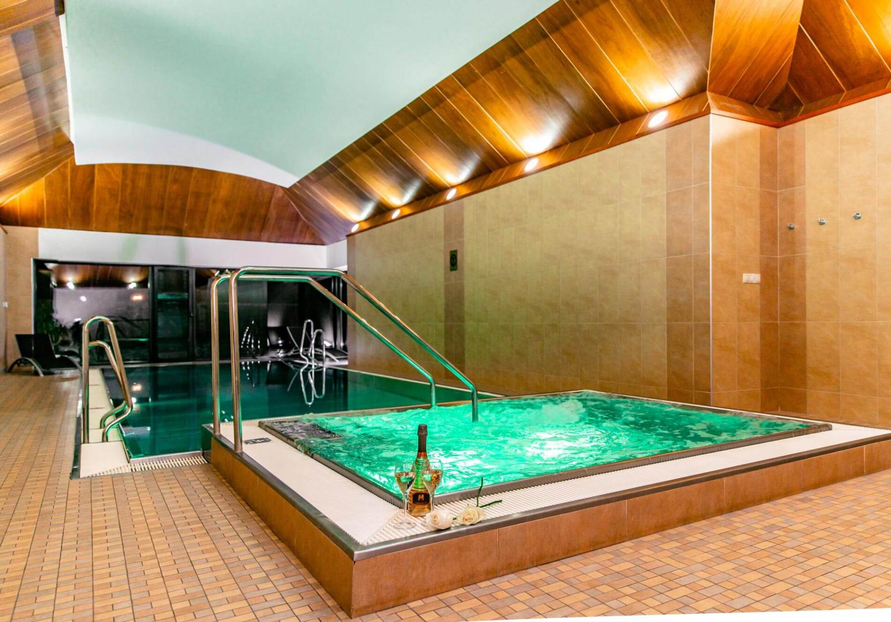 Bazén a vírivka - Hotel Grand Vígľaš